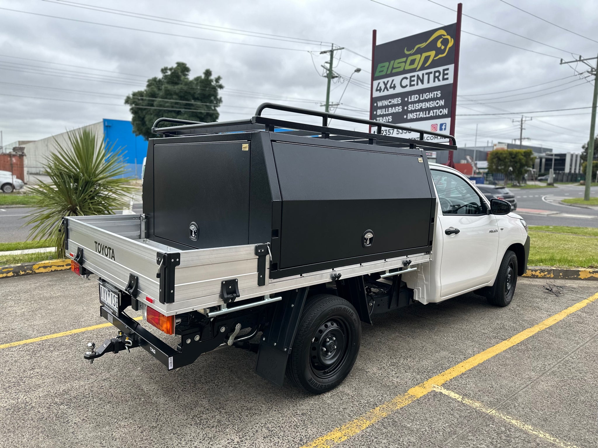 BISON 4X4 ALLOY CANOPY 1800MM JACK-OFF POWER-COATED BLACK |3 DOOR
